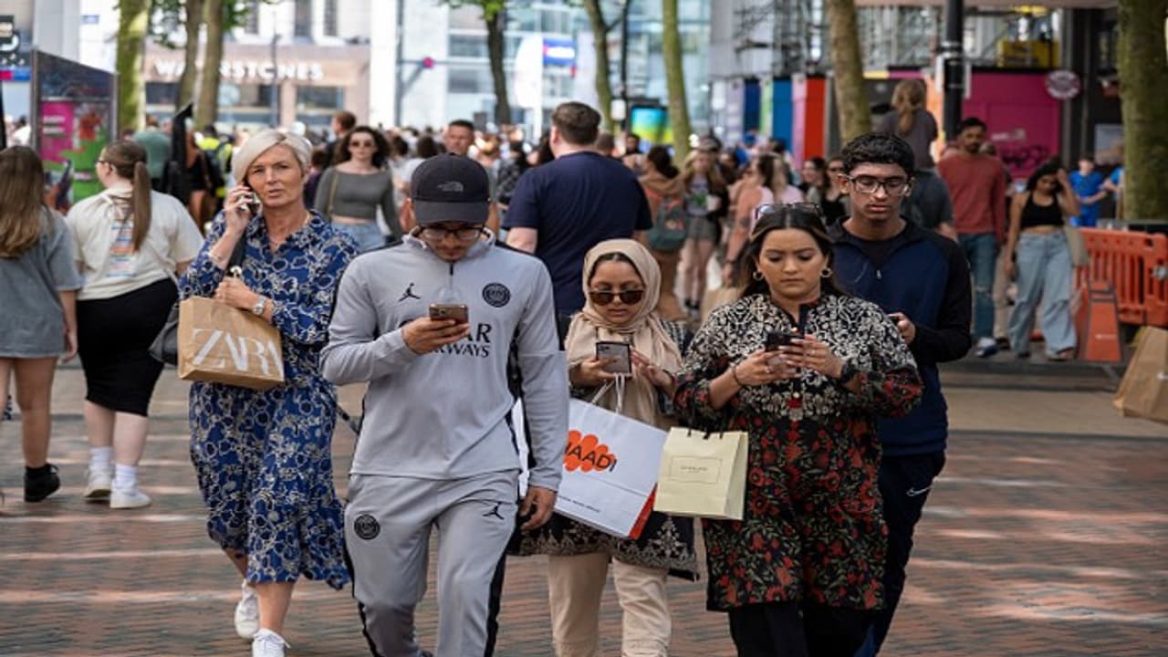 Hooked on the screen? Experts say smartphone addiction can be as ...