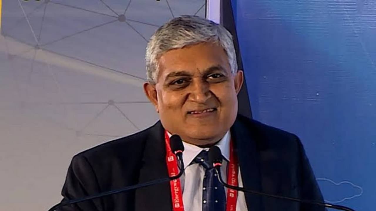 उधार के 5000 रुपये से शुरूआत, कैसे बने 42,000 करोड़ के बिजनेस टायकून ...