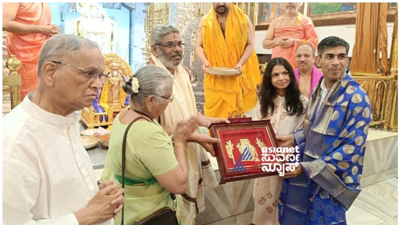 Rishi Sunak wife akshata murty visits raghavendra swamy mutt bengaluru ...
