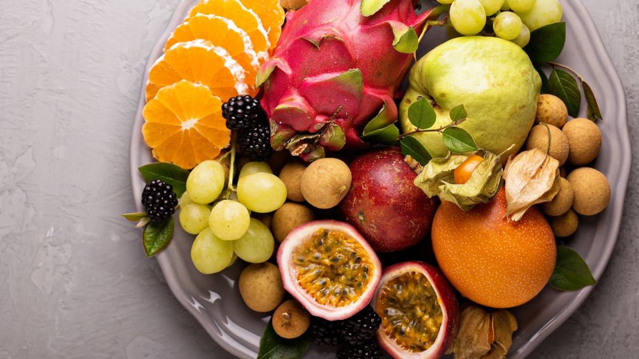 फल कब खाएं? भोजन से पहले या बाद? | Best Time To Eat Fruits Before Or ...