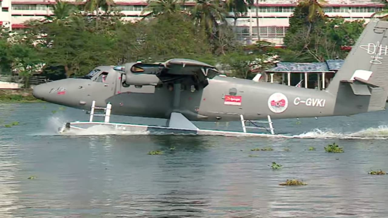 first time in the history an airplane landed on the water surface of ...