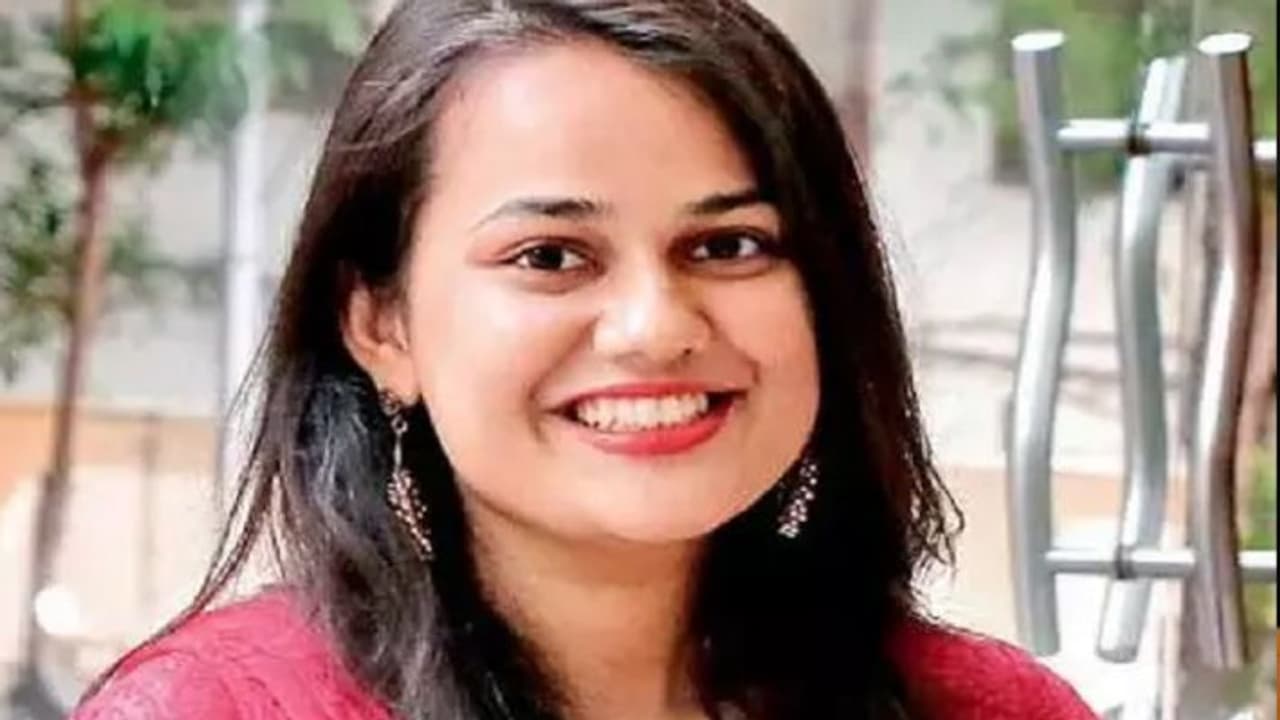 IAS टीना डाबी से क्यों नाराज हैं लोग? लग रहे गंभीर आरोप...जानिए पूरा ...