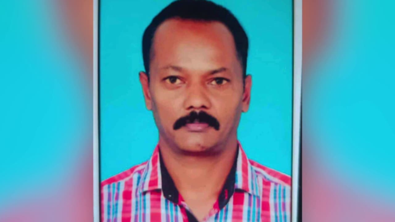 ഒമ്മല ഫോറസ്റ്റ് സ്റ്റേഷനിലെ വാച്ചറെ കണ്ടെത്തി; നടക്കാൻ കഴിയാത്തതിനാ ...