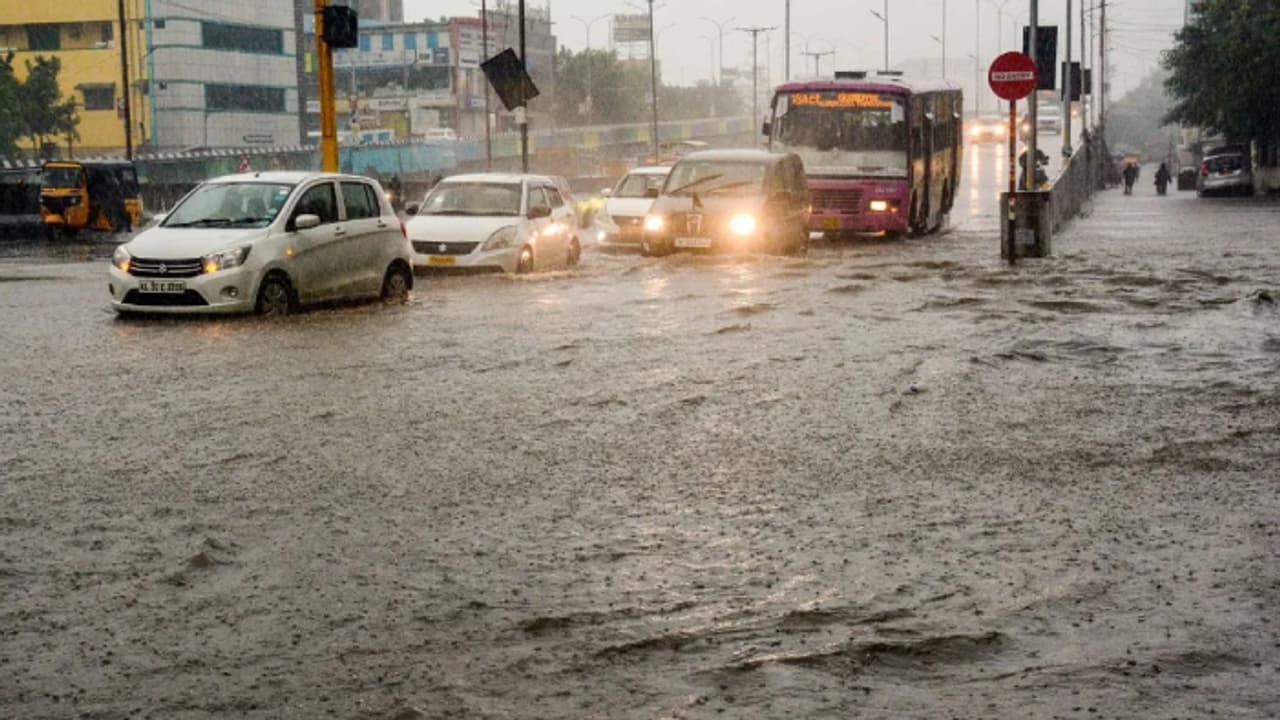Chennai Rains : சென்னை; கனமழை எச்சரிக்கை நீங்கியது; வானிலை ஆய்வு மையம் சொன்ன குட் நியூஸ் ...