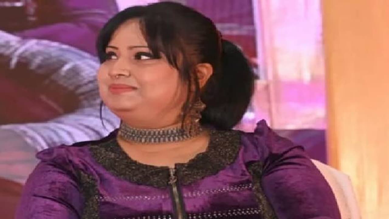 गांधी भजन पर बवाल, जहां बापू गए हैं वहीं पहुंचा देंगे... गायिका देवी को धमकी | Singer Devi Gets ...