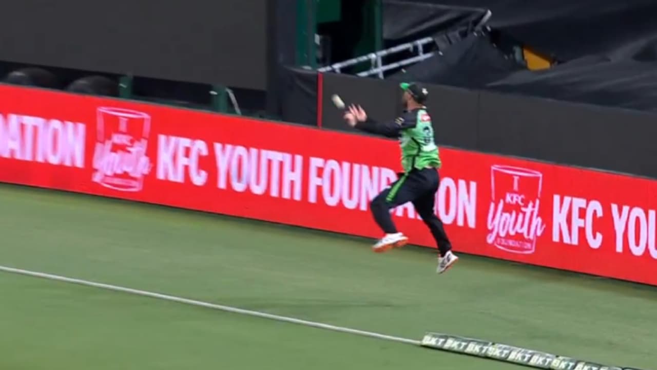 Glenn Maxwell takes one of the best ever catch in BBL history: പുതുവ ...