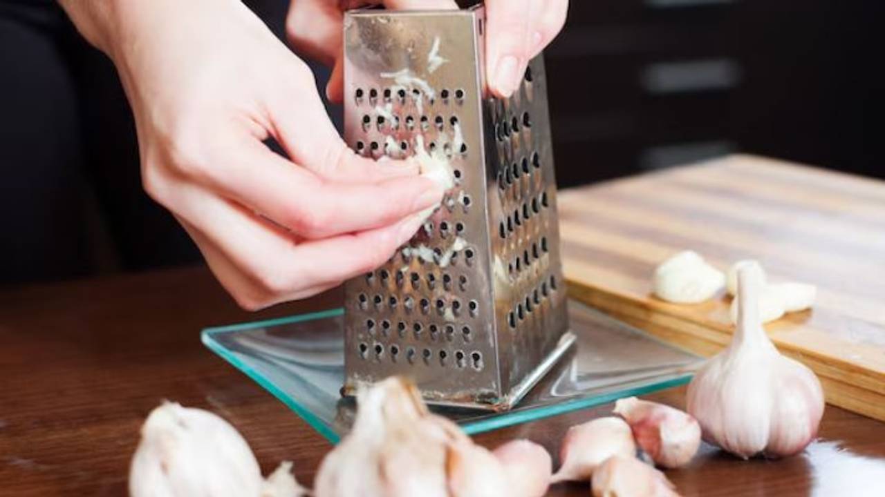 how to peel garlic easily without waste time | 5 Easy Garlic Peeling ...