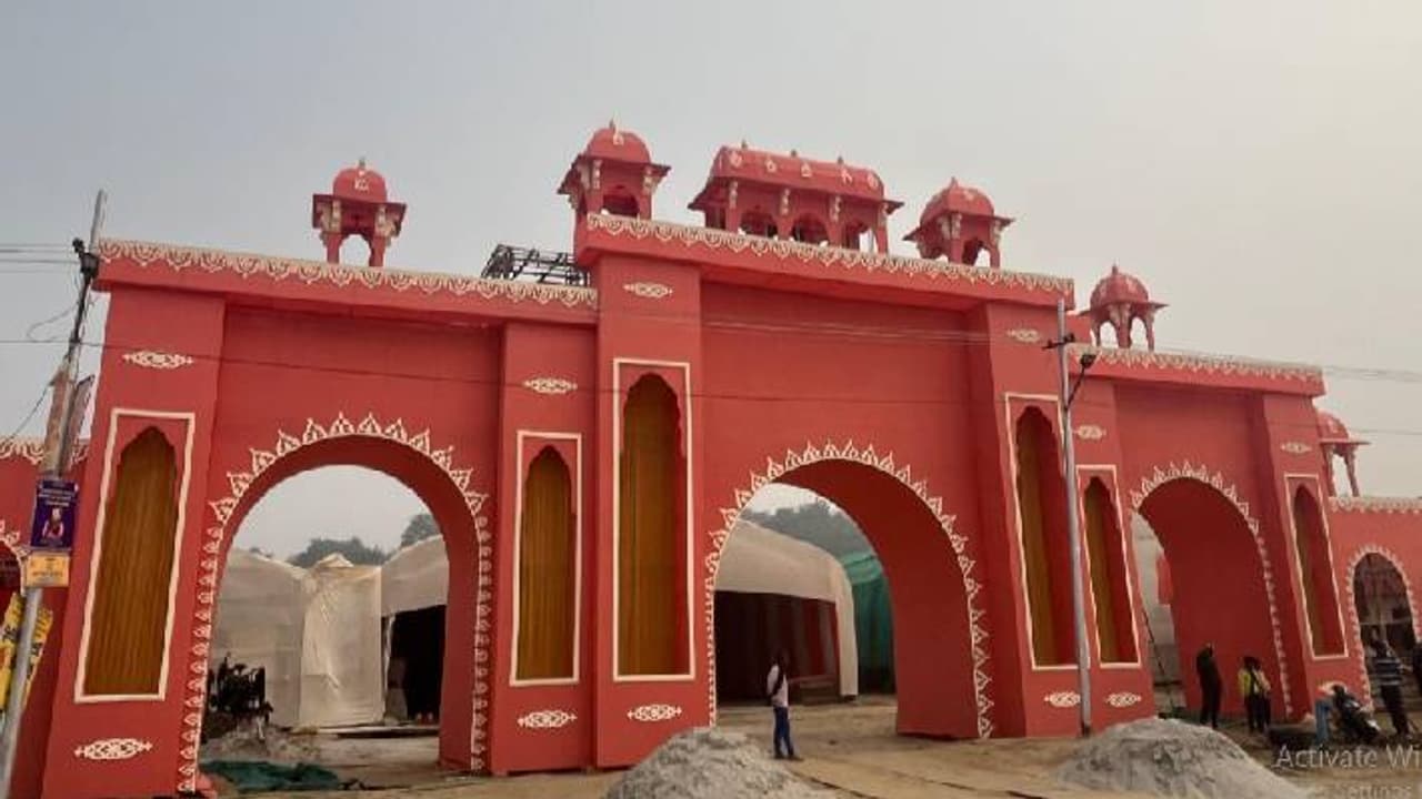 প্রয়াগরাজের প্রবেশদ্বারে রাজকীয় সজ্জা, যা দেখলে নিশ্চয়ই মাথা ঘুরে ...