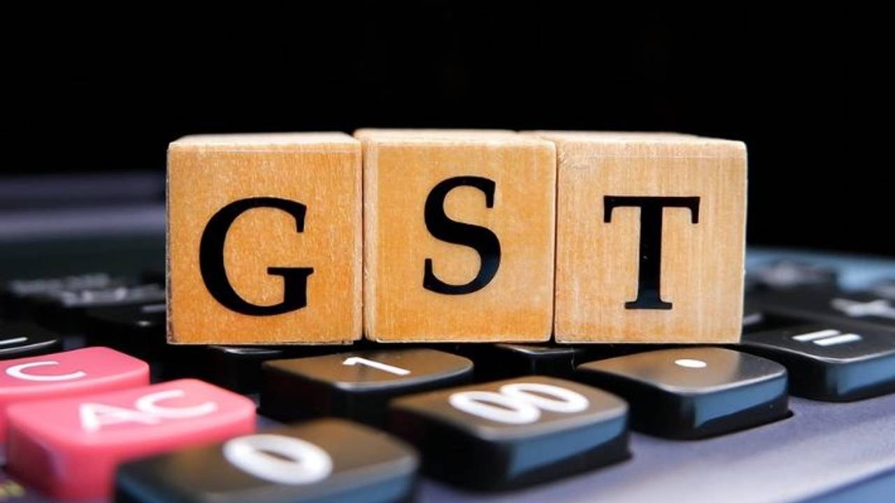 GST Reforms 2025: अब होगा सिर्फ दो टैक्स स्लैब 5% और 18%, लग्ज़री पर ...