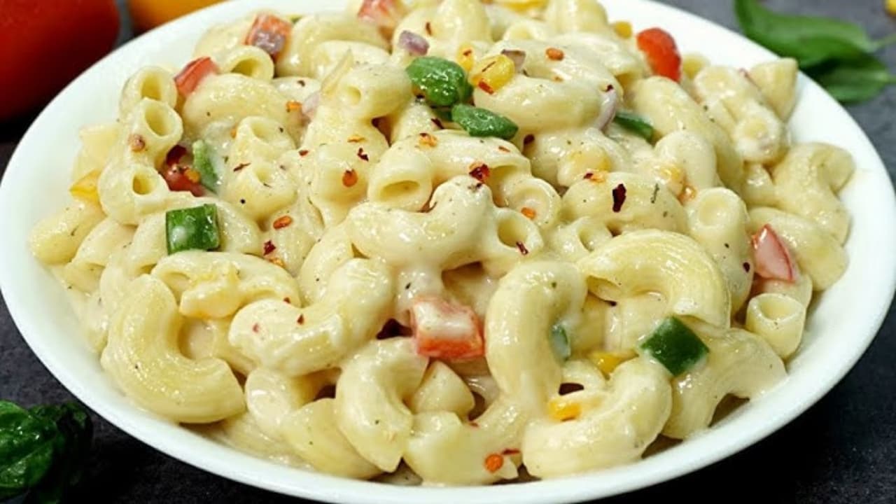 तोंडाला सुटेल पाणी, वाचा Creamy Macaroni Pasta रेसिपी स्टेप बाय स्टेप ...