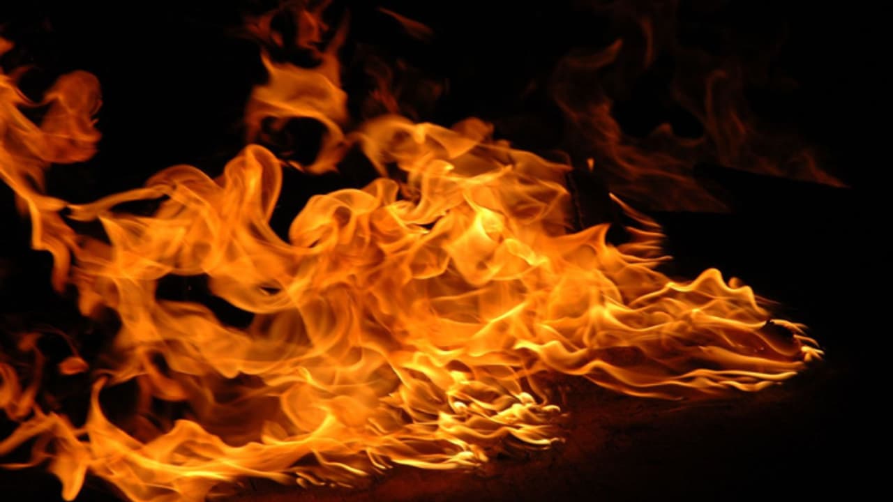 Bengaluru Fire Accident : பெங்களூருவில் ஏற்பட்ட மின்சார வாகன தீ விபத்து ...