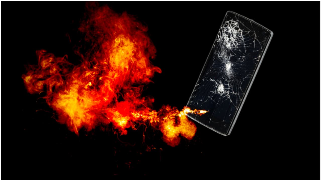 Phone exploded inside pocket resulting serious injuries ബൈക്കിൽ യാത്ര ...