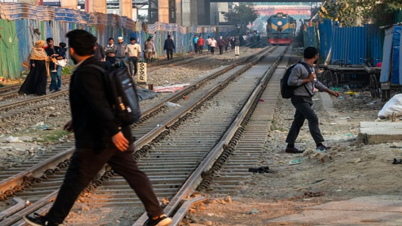 Chennai SHOCKER! Student run over by train while searching for lost ...