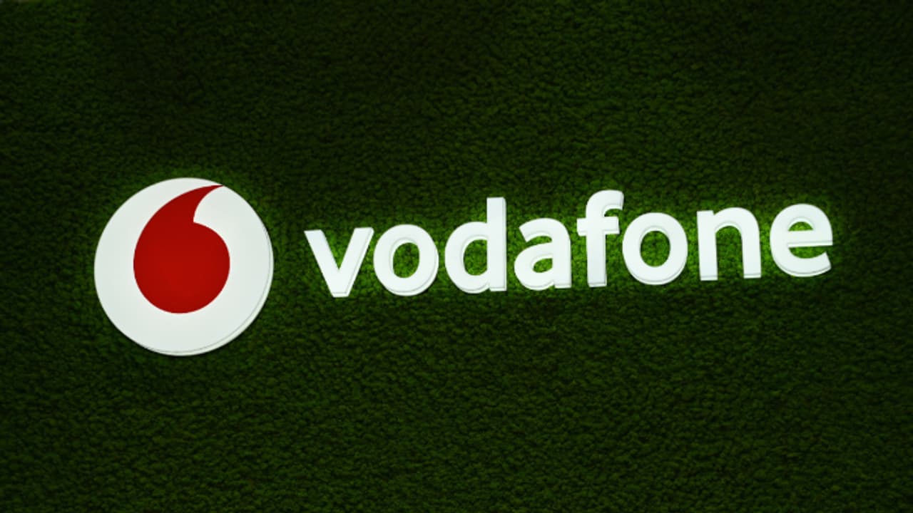 Vodafone makes video call via satellite on standard smartphone ...