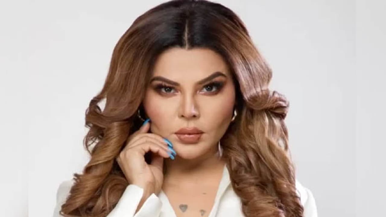 Rakhi Sawant Brings Blue Drum to Mumbai Event, Issues Warning to Jaya ...