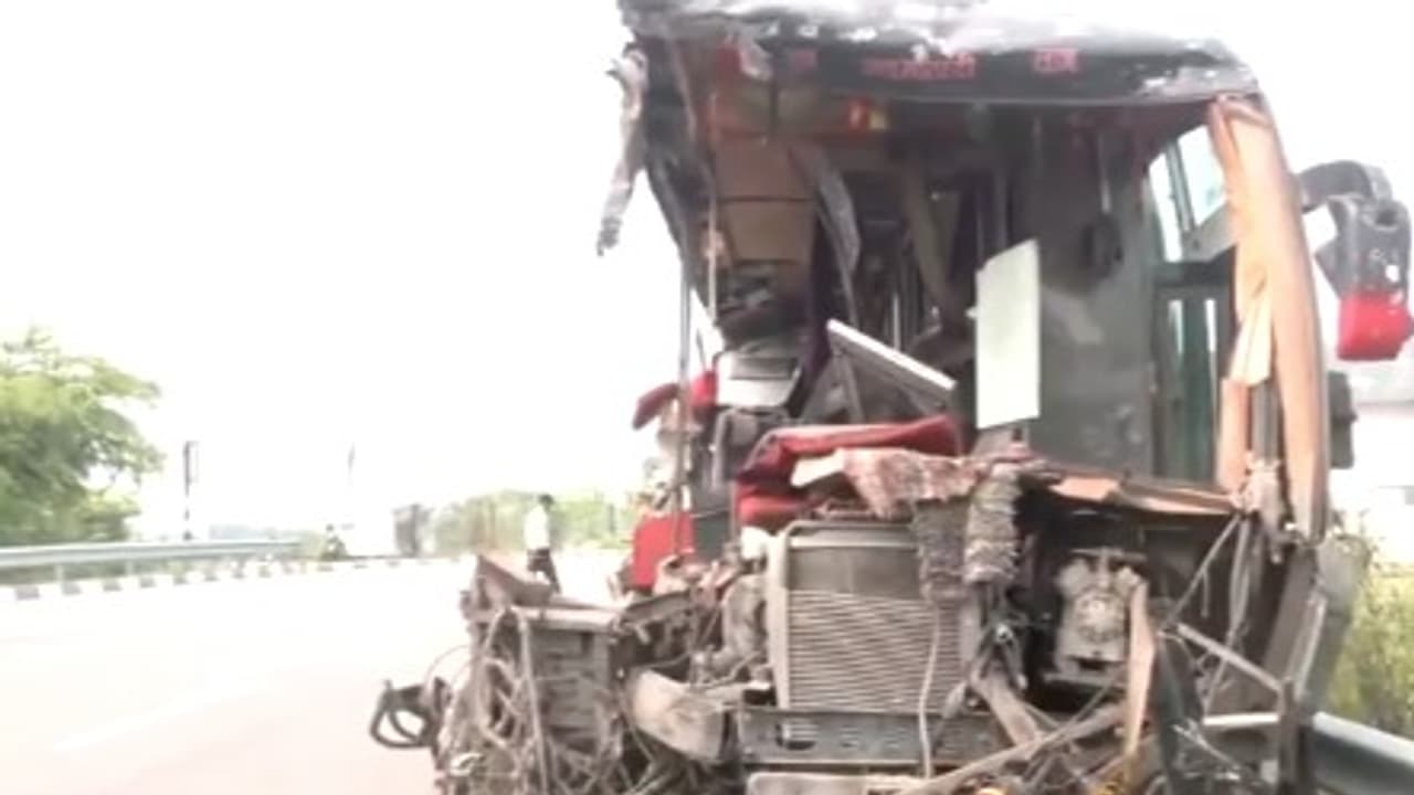 UP Accident: প্রয়াগরাজে ভয়াবহ পথদুর্ঘটনা, কুম্ভে যাওয়ার পথে মৃত ১০ ...