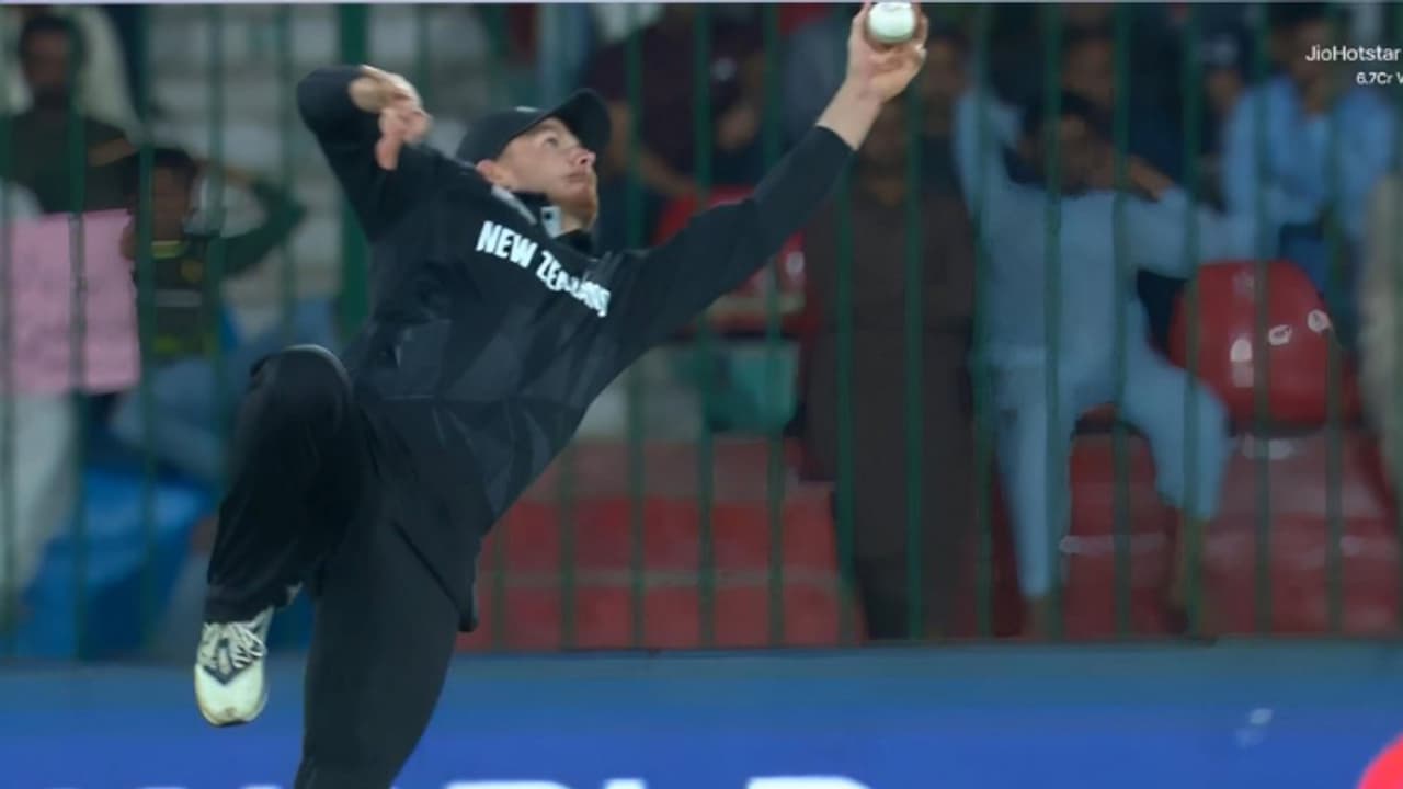 PAK vs NZ: Glenn Phillips' spectacular catch to dismiss Mohammad Rizwan stuns fans in CT 2025 ...