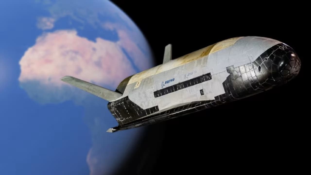 X-37B Space Plane: அமெரிக்காவின் ரகசிய விண்வெளி விமானம் X-37B ! முதல் ...