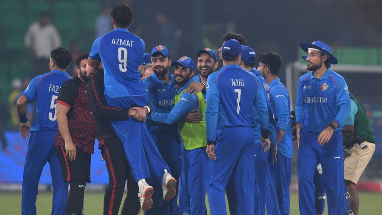 ENG vs AFG, Champions Trophy: Fan joins Afghanistan players ...
