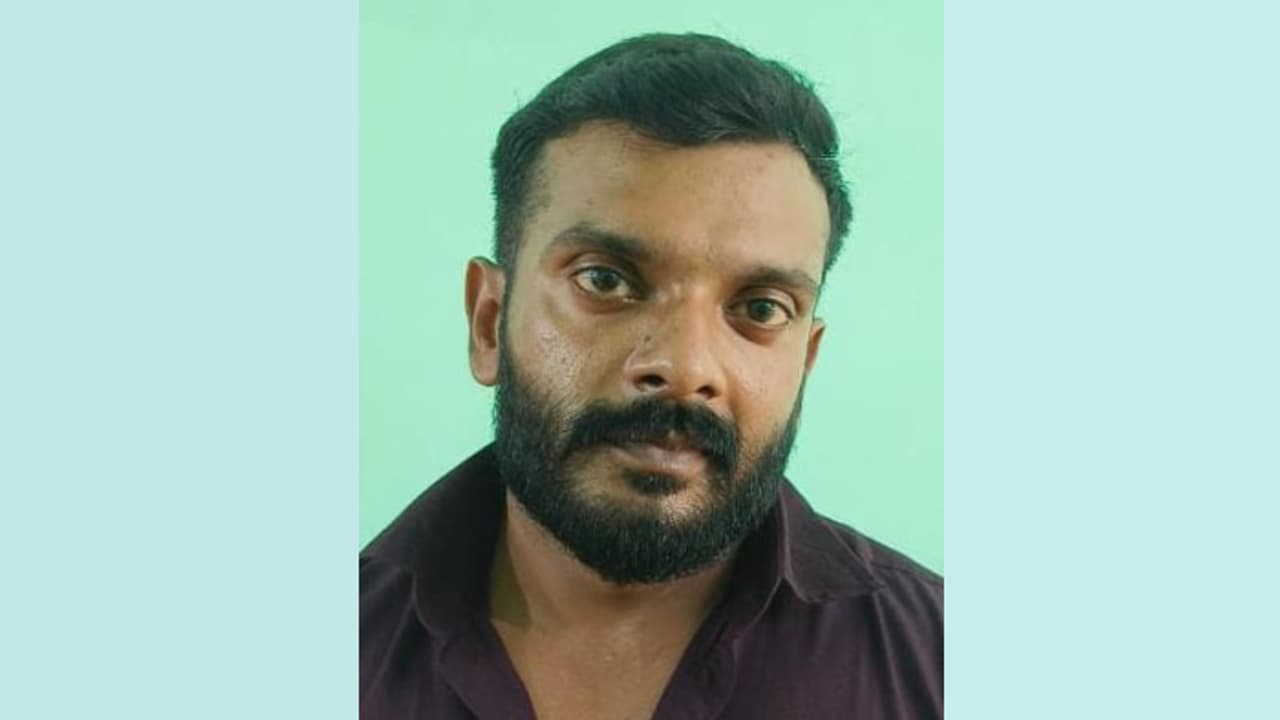 man arrested under kappa. പത്തിലേറെ കേസിൽ പ്രതി,ജാമ്യത്തിലിറങ്ങിയതിനു ...