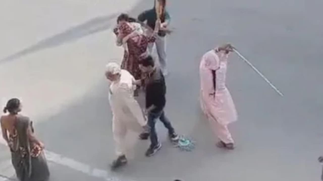 Shocking News : पति के साथ कौन खेलेगा होली? दो पत्नियों के बीच जो हुआ वह हैरान करने वाला था ...