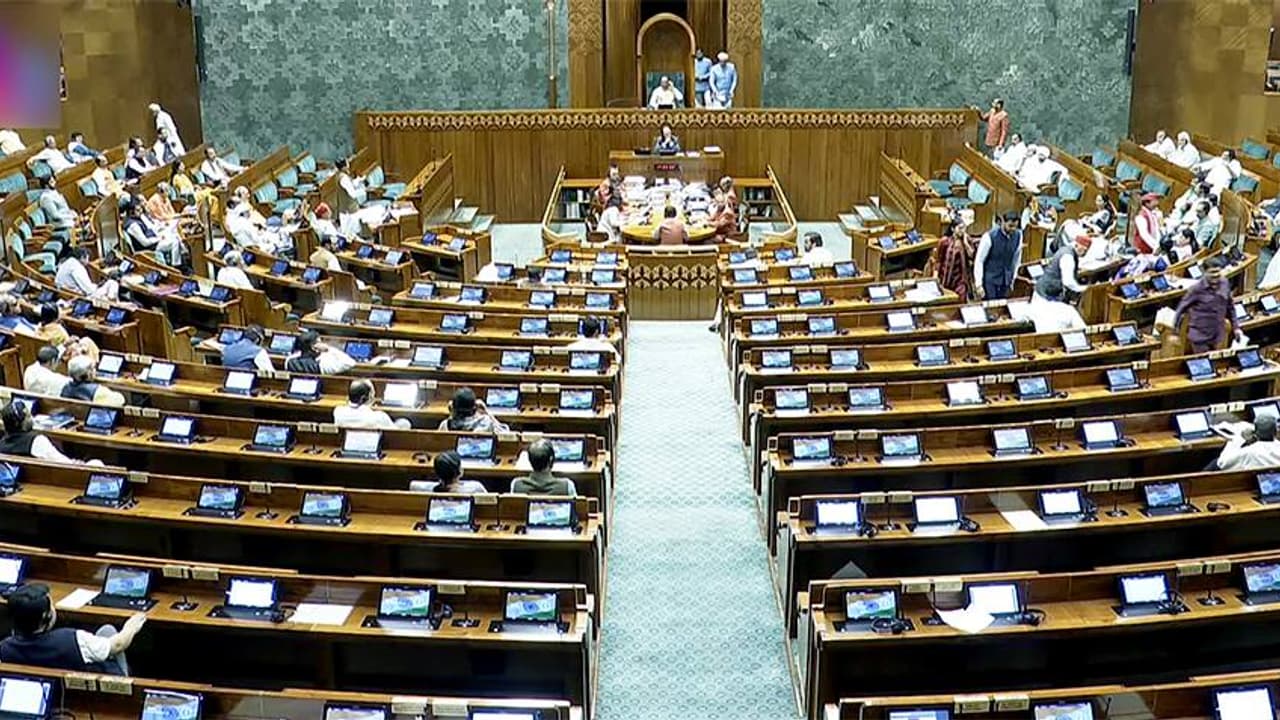 अवैध घुसपैठ के खिलाफ कानून लोकसभा में पास, शाह बोले- रोहिंग्या ...