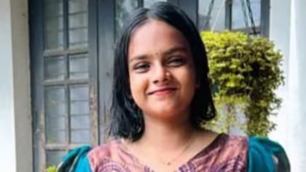 കോഴിക്കോട് ബന്ധുവീട്ടിൽ വെച്ച് ആത്മഹത്യക്ക് ശ്രമിച്ച എട്ടാം ക്ലാസ് ...