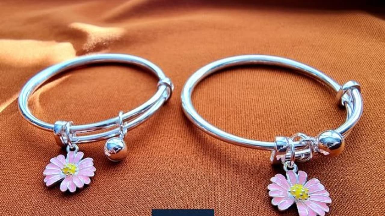 Trendy Silver Kada Designs for Newborn Baby Girl: नवरात्रि में नन्ही ...