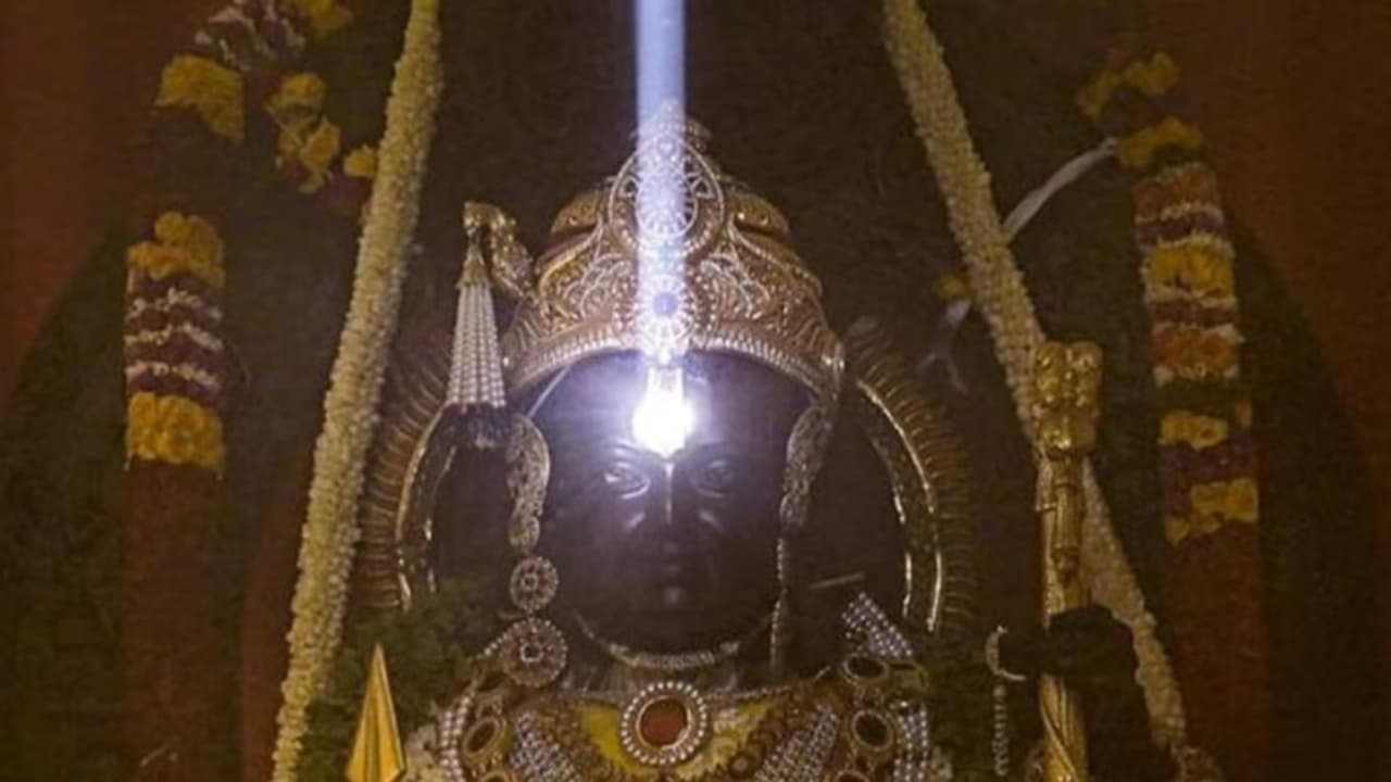 Ram Navami 2025: 'Surya tilak' illuminates Ram Lalla's forehead at ...