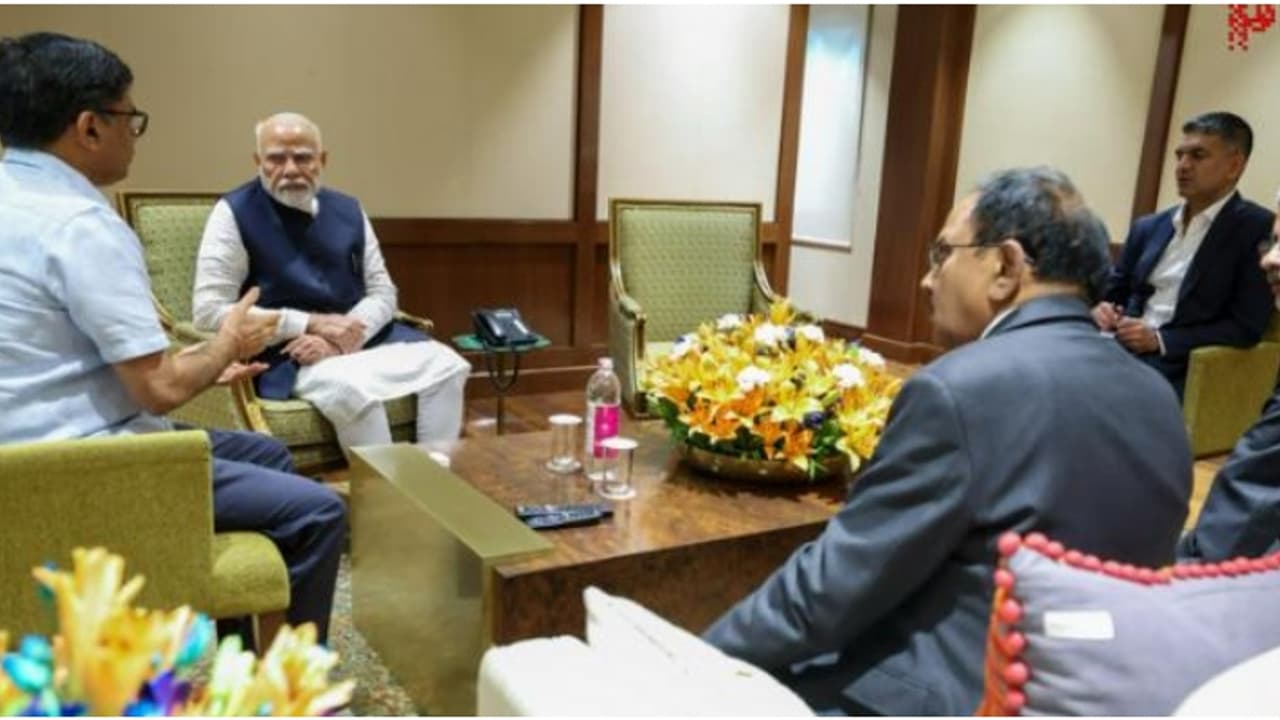 Pahalgam terror attack, PM Narendra Modi Emergency meeting at airport ...