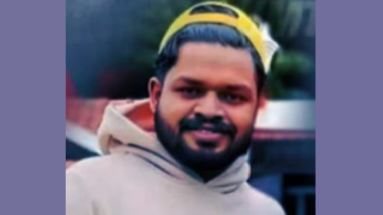 അകത്ത് ആളില്ല, കുറ്റ്യാടിയിലെ വീട് വളഞ്ഞ് പൊലീസ്; കിടപ്പുമുറിയി ...