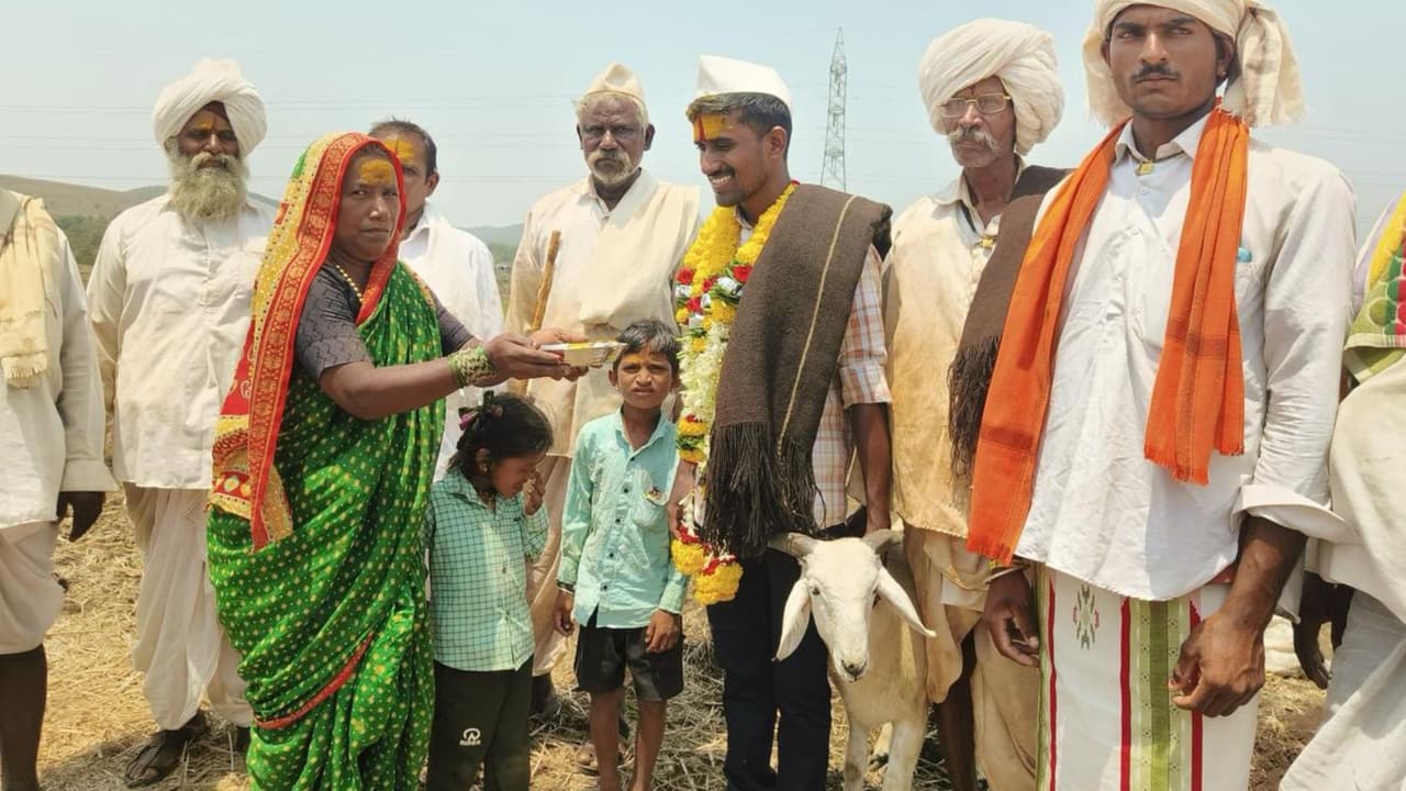 UPSC ಪರೀಕ್ಷೆಯಲ್ಲಿ ದೇಶಕ್ಕೆ 551ನೇ Rank ಪಡೆದ ಕುರಿಗಾಹಿ, ಈಗ ಐಪಿಎಸ್‌ ಆಫೀಸರ್ ...