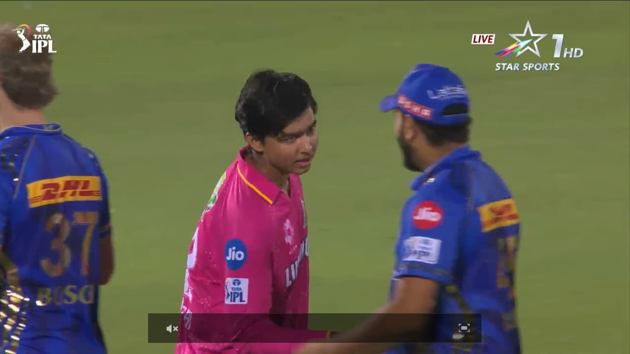 MI star Rohit encourages RR's Vaibhav after 2-ball duck | Asianet Newsable