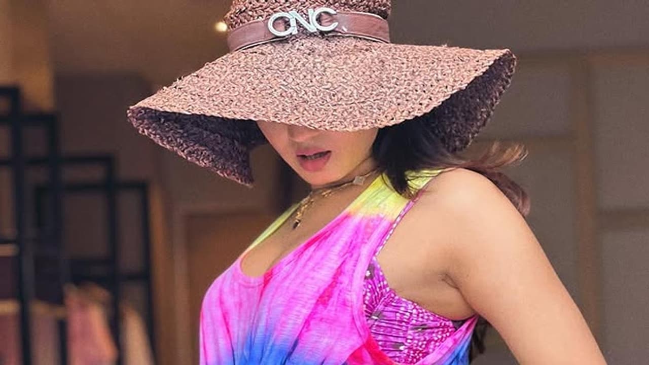 Sonal Chauhan Birthday: Know about her royal family lineage, career ...
