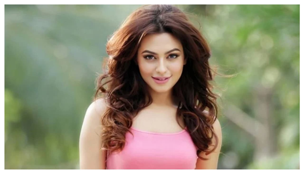 Bangladeshi Actress Nusraat Faria, Who Played Sheikh Hasina In Biopic ...