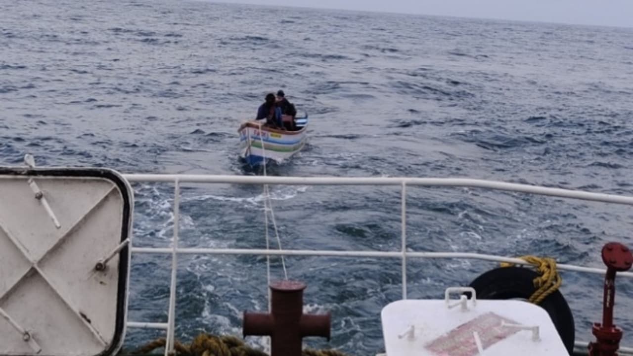 Two boats stranded in the sea while fishing കടലിൽ അകപ്പെട്ട ബോട്ടിനായി ...