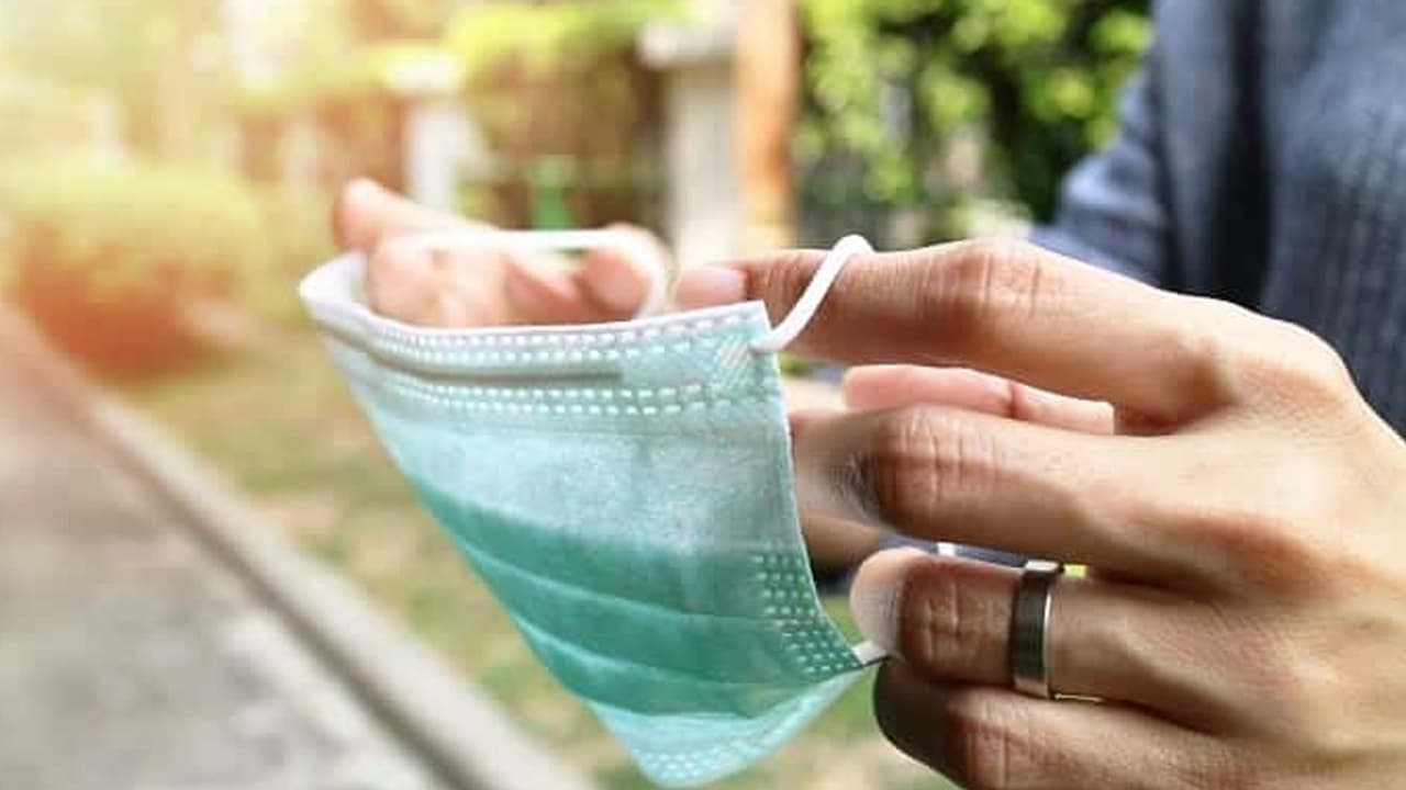 സ‍ർജിക്കൽ മാസ്ക് നിരന്തരം ഉപയോ ഗിക്കുന്നവരാണോ? ഗുണത്തേക്കാളേറെ ദോഷം ...