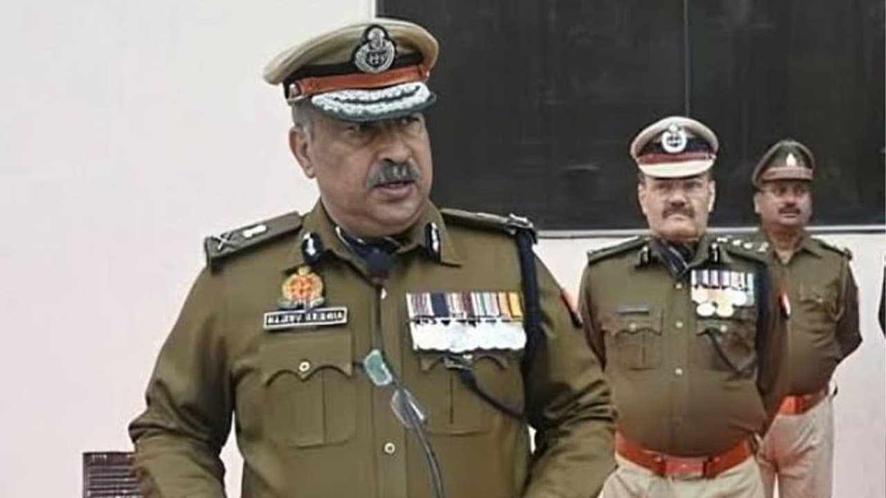 IPS राजीव कृष्ण ही क्यों योगी की पहली पसंद? जिन्हें बनाया UP का DGP | Ips Rajiv Krishna Named ...