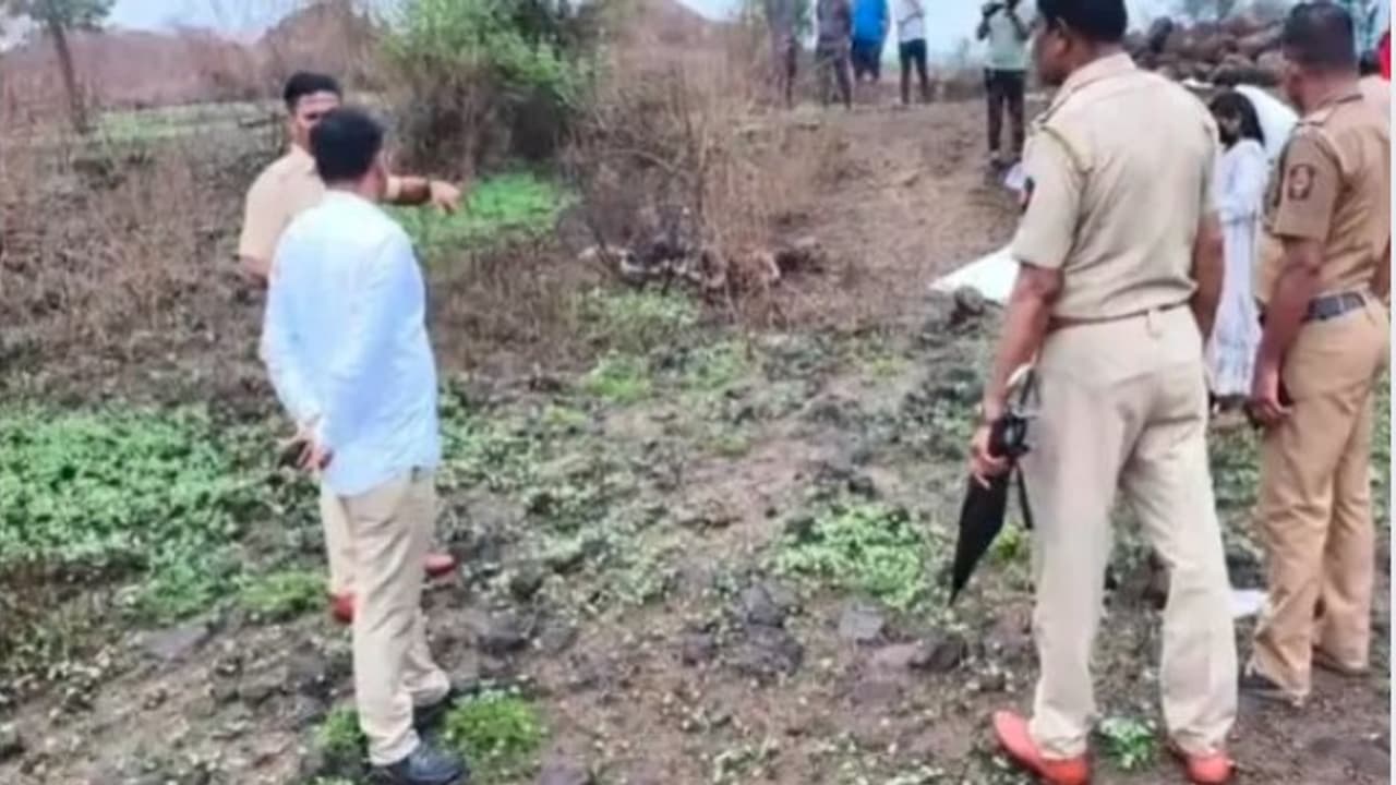 पुण्यातील तिहेरी हत्याकांडाचा पोलिसांनी लावला तपास, महिलेसह मुलांची ...