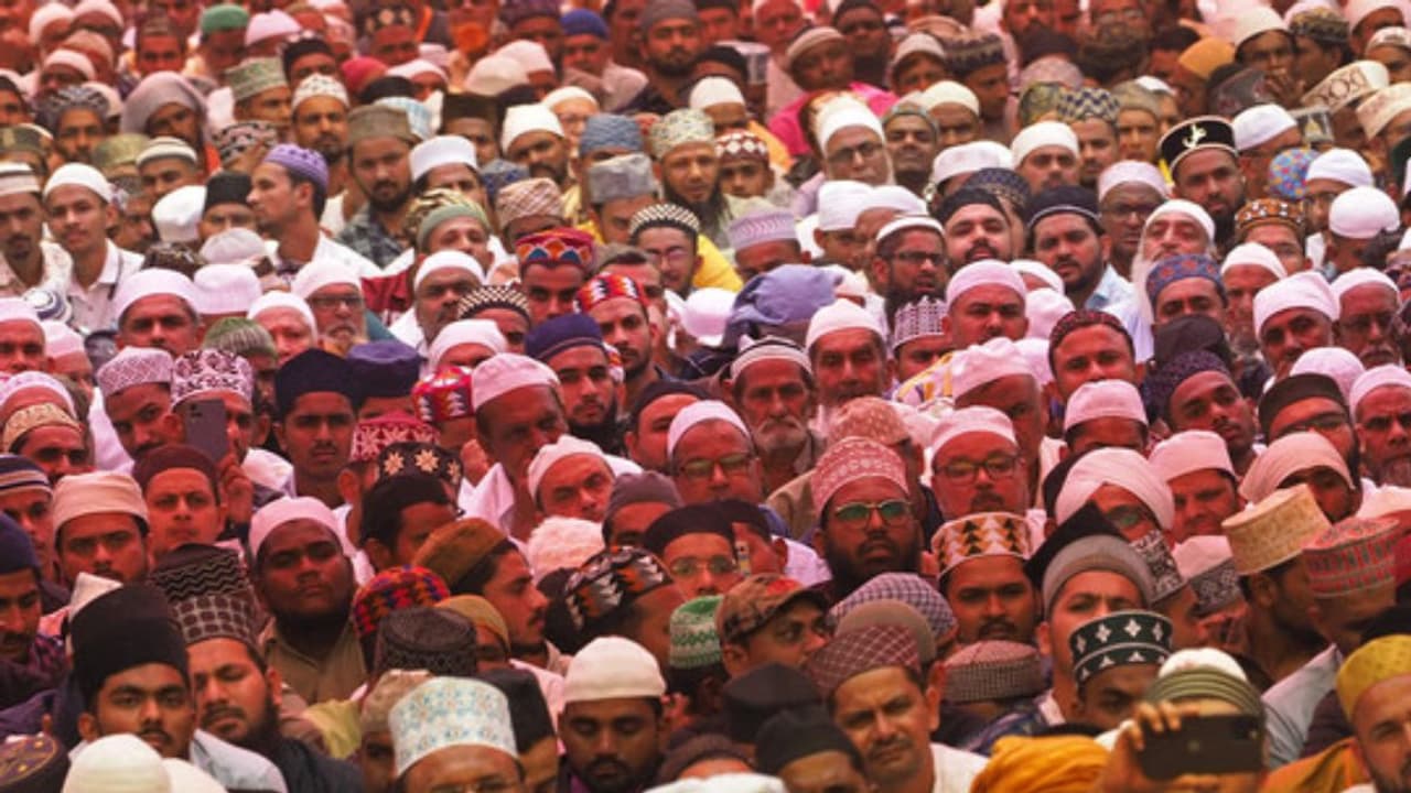 Muslim Population: दुनियाभर में तेजी से बढ़ी मुस्लिम आबादी, जानें कितनी ...