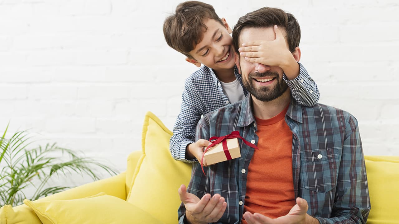 Father's Day Gift Ideas:ಈ ವಿಶೇಷ ದಿನದಂದು ನಿಮ್ಮ ಮೊದಲ ಹೀರೋಗೆ ಯಾವ ಉಡುಗೊರೆ ...