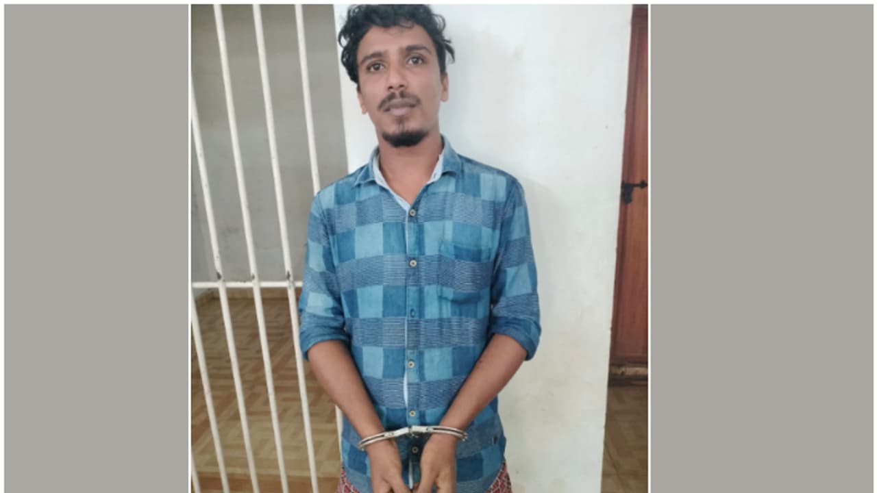 നാടുകടത്തിയ കാപ്പ കേസ് പ്രതി നിയമം ലംഘിച്ച് ഭാര്യയ്ക്കൊപ്പം ...