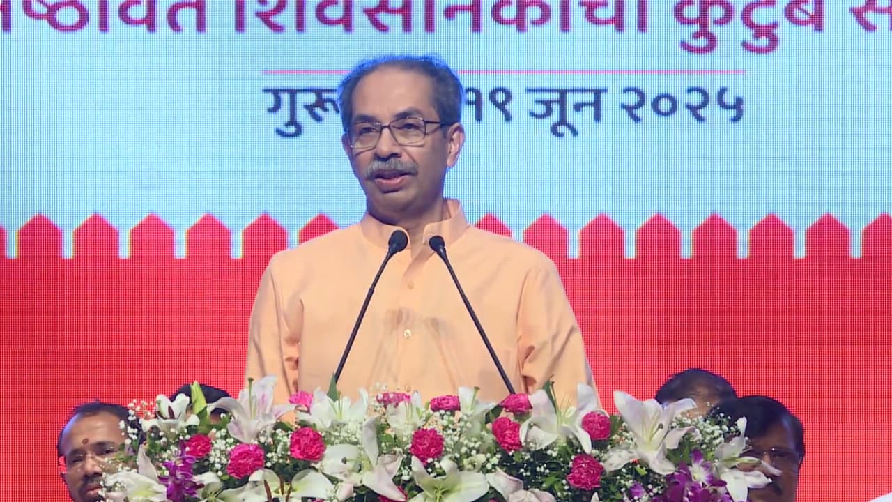 ओमराजे निंबाळकर शिंदे गटात? जुना निष्ठावंत व्हिडीओ व्हायरल | Omraje ...