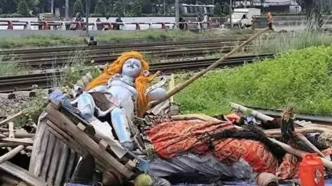 Bangladesh: বাংলাদেশে ফের মৌলবাদীদের রোষে সংখ্যালঘুরা, রথযাত্রার আগে ধ্বংস দুর্গামন্দির | Durga ...