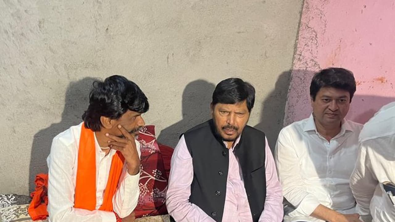 Ramdas Athawale Meets Manoj Jarange : मराठा आरक्षणावर एल्गार ...