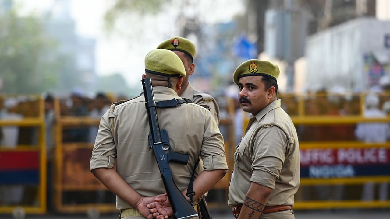 Delhi Police head constable suffers chest pain after being caught red ...