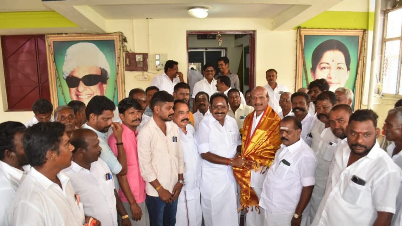 AIADMK: அமமுக முக்கிய பிரமுகர் அதிமுகவில் ஐக்கியம்! அதிர்ச்சியில் ...