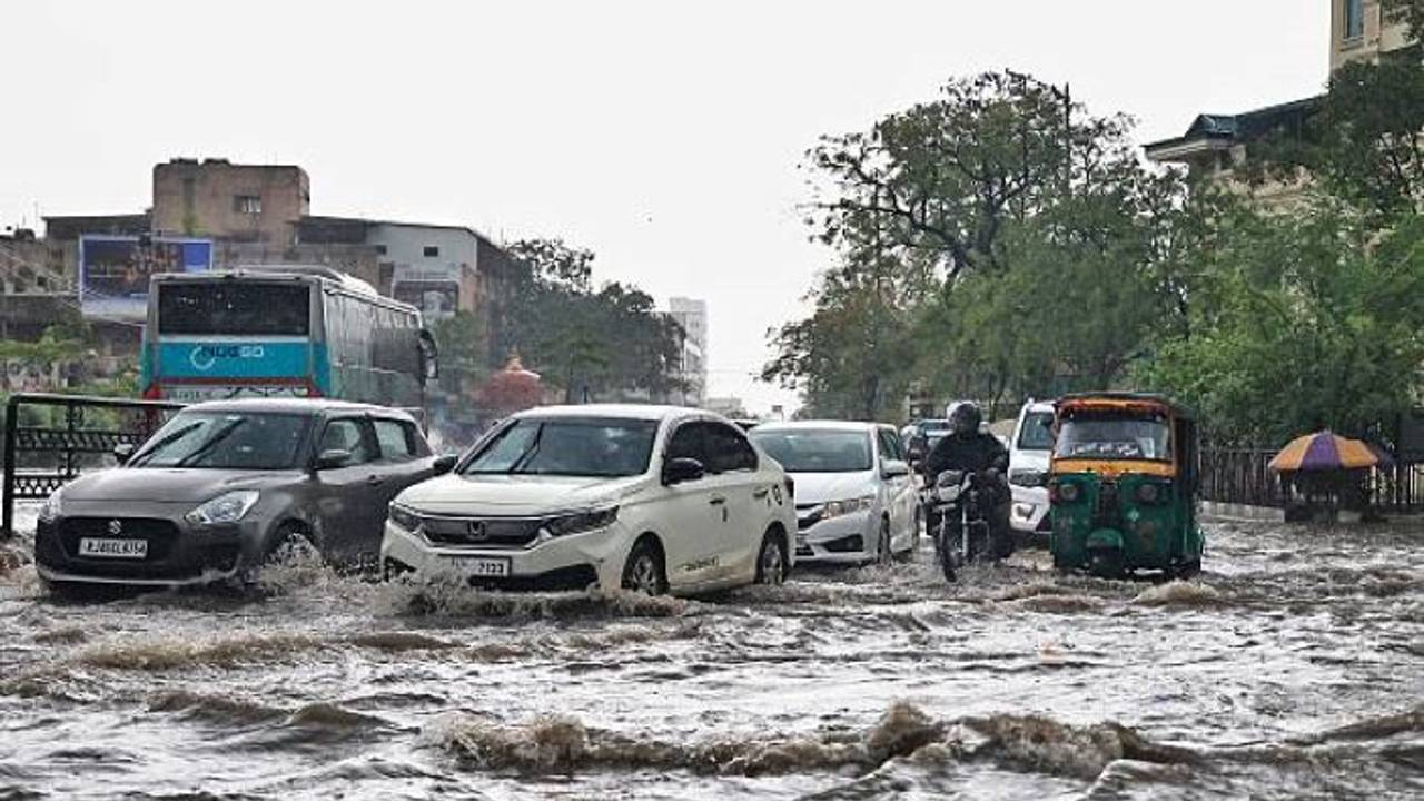 Telangana Rains : తెలుగు ప్రజలారా రెడీగా ఉండండి... భారీ వర్షాలు లోడింగ్, ఎప్పట్నుంచి ...