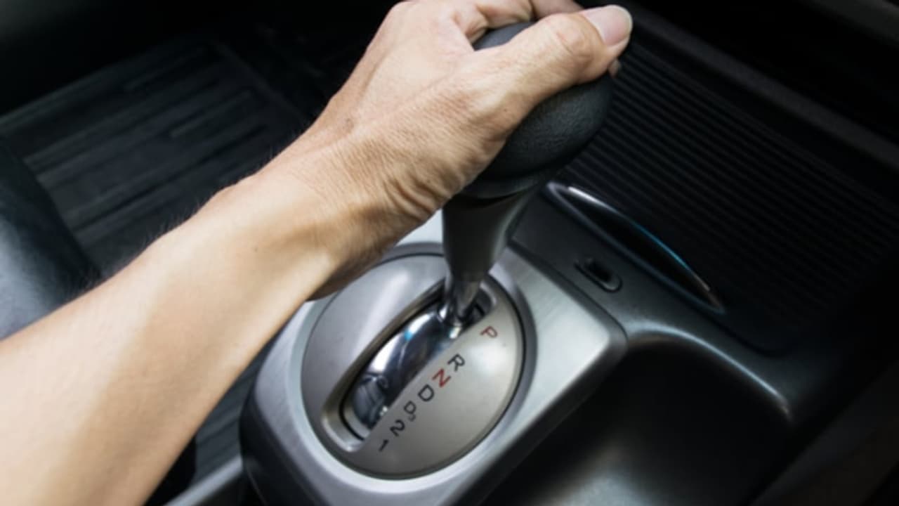 Manual vs Automatic Cars: Which Offers Better Driving Experience? Know ...