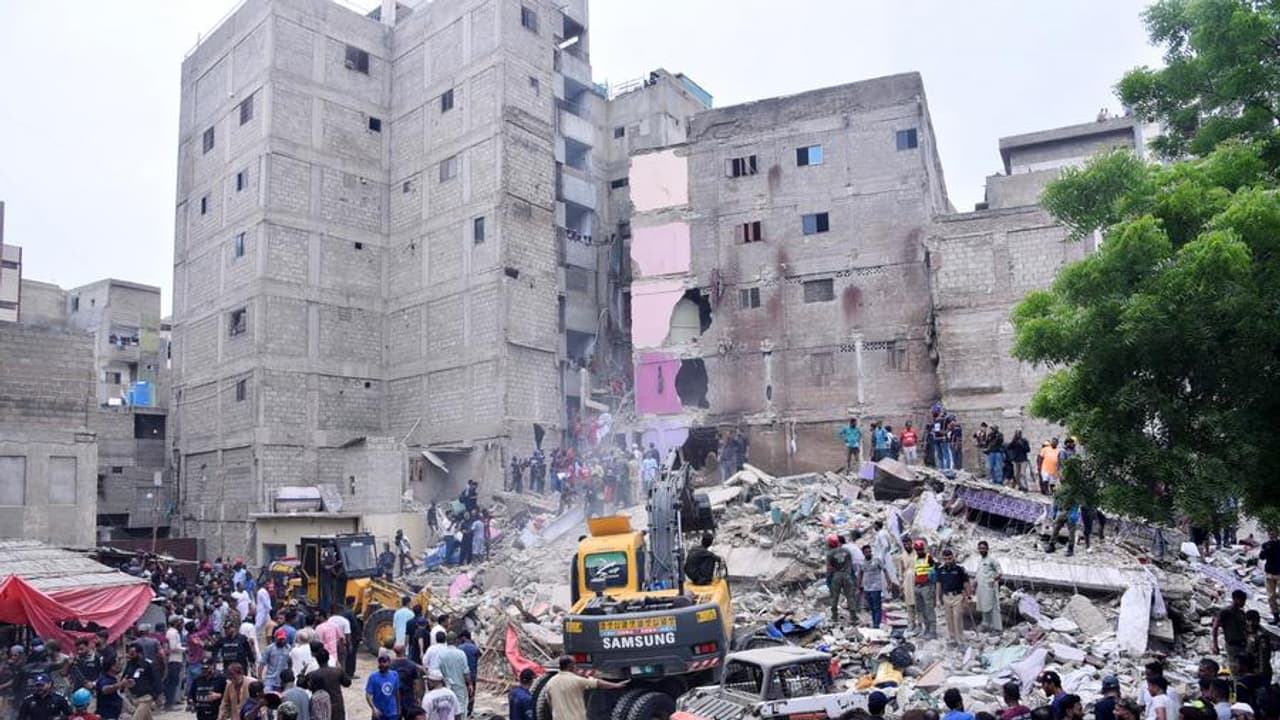 Karachi building collapse: Death toll reaches 12, search continues ...